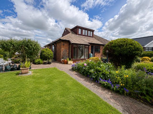 3 bedroom semi detached bungalow for sale