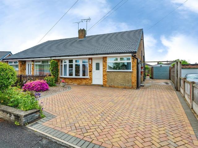 3 bedroom semi detached bungalow for sale