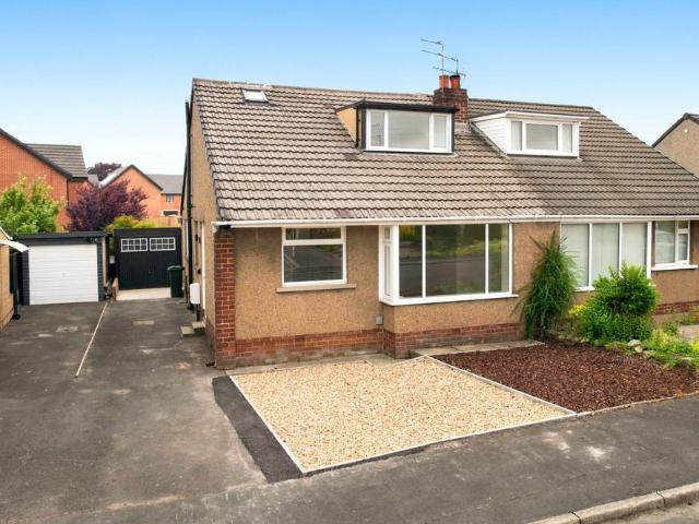3 bedroom semi detached bungalow for sale