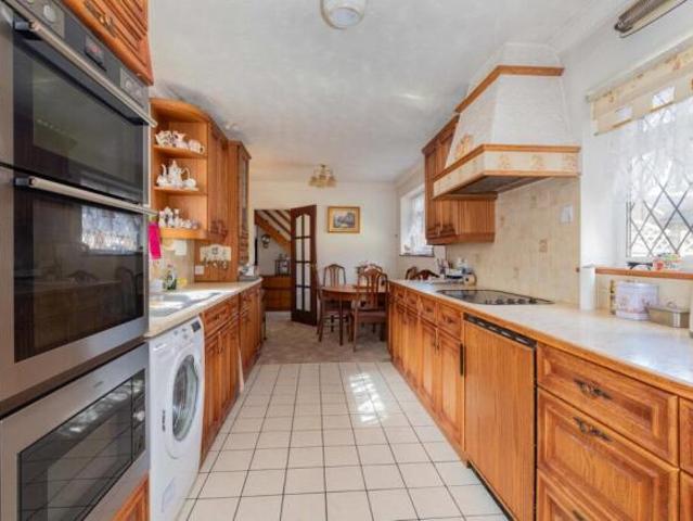 3 bedroom semi detached bungalow for sale in Talbot Avenue, Langley, SL3