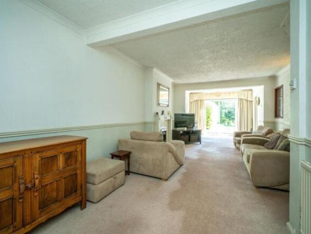3 bedroom semi detached bungalow for sale in The Crescent, Caddington, LU1