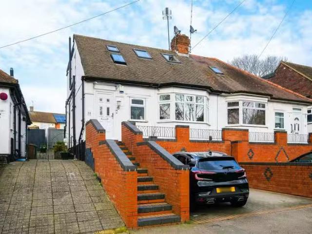 3 bedroom semi detached bungalow for sale in Yardley Lane, Nor.