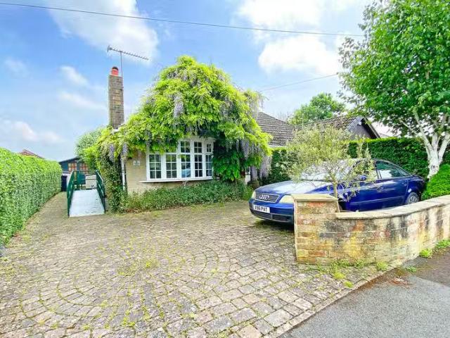 3 bedroom semi detached bungalow for sale in Aspin Park Lane.
