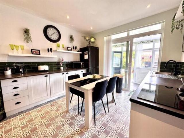 3 bedroom semi detached bungalow for sale in Brampton Road, Bexleyheath, DA7