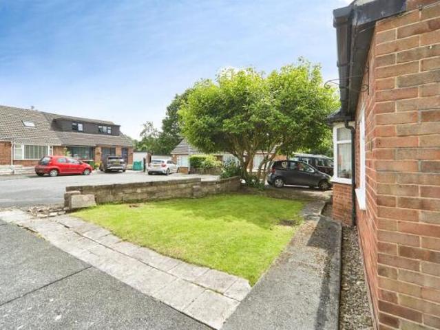 3 bedroom semi detached bungalow for sale in Buckstone View, Leeds, LS17
