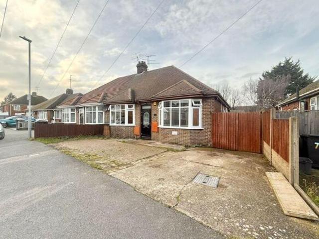 3 bedroom semi detached bungalow for sale in Calnwood Road, Luton, LU4