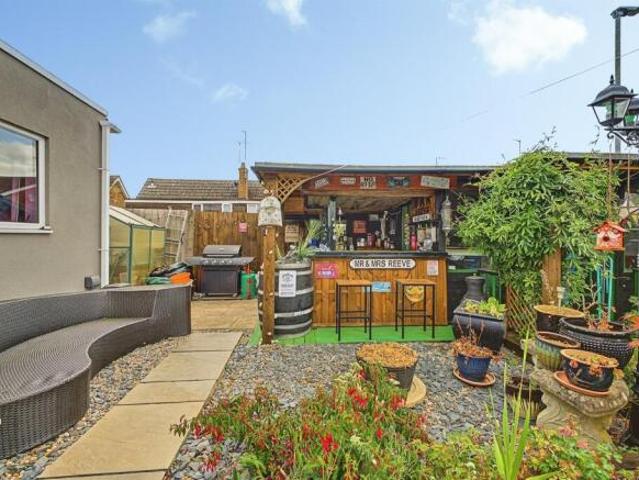 3 bedroom semi detached bungalow for sale in Coleraine Close, Northampton, NN2
