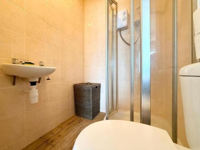 3 bedroom semi detached bungalow for sale in Hill Close, Luton, LU3