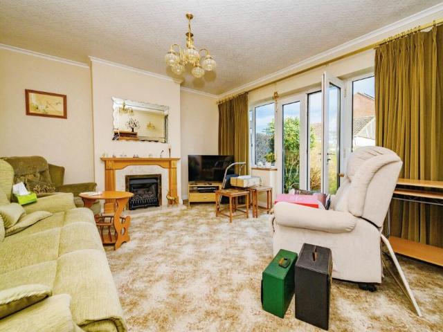 3 bedroom semi detached bungalow for sale in Jenkins Avenue, Bricket Wood, St. Albans, AL2