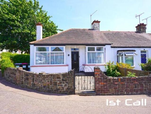 3 bedroom semi detached bungalow for sale in Lonsdale Road, Southend, SS2