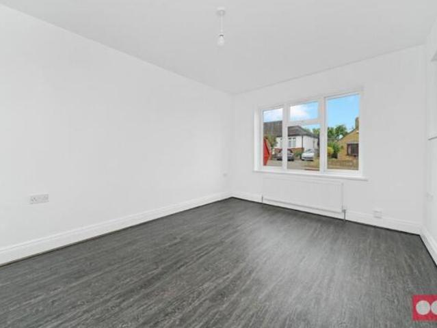 3 bedroom semi detached bungalow for sale in Mascalls Gardens, Brentwood, CM14