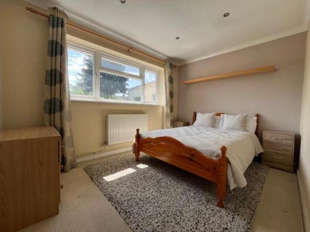 3 bedroom semi detached bungalow for sale in Nappsbury Road, Luton, Bedfordshire, LU4 9AL, LU4