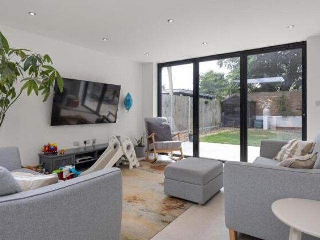 3 bedroom semi detached bungalow for sale in Oak Avenue, Norwich, NR7