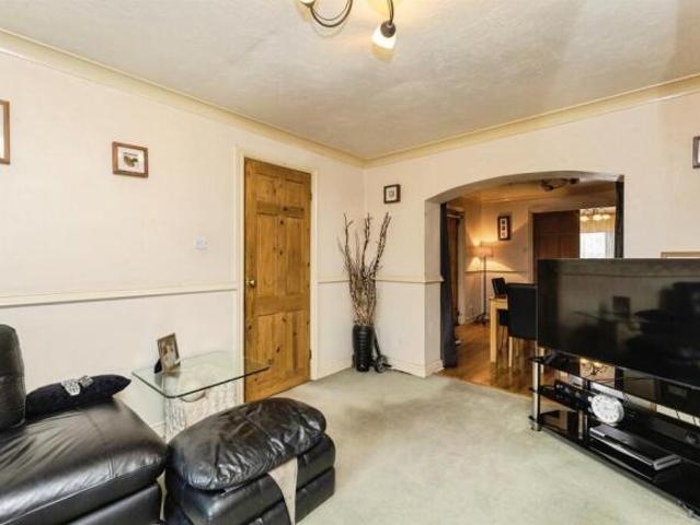 3 bedroom semi detached bungalow for sale in South Hill Way, Leeds, LS10