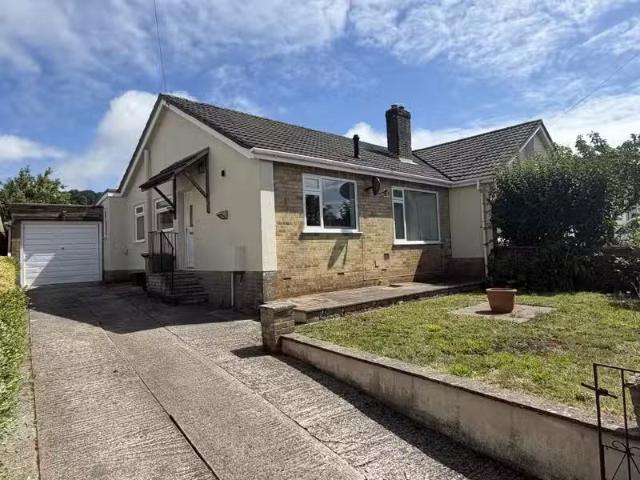 3 bedroom semi detached bungalow for rent in Welsford Avenue.