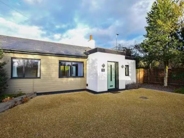 3 bedroom semi detached bungalow for rent in Babraham Road, Ca.