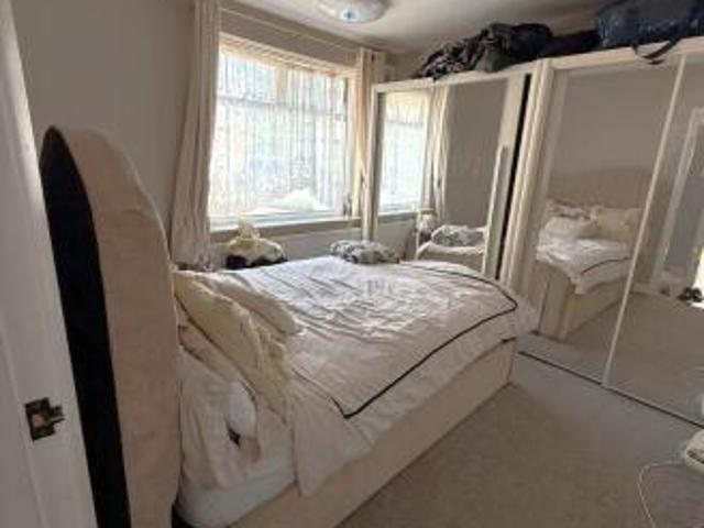 3 bedroom semi detached bungalow for rent in Humberstone Close, Luton, LU4