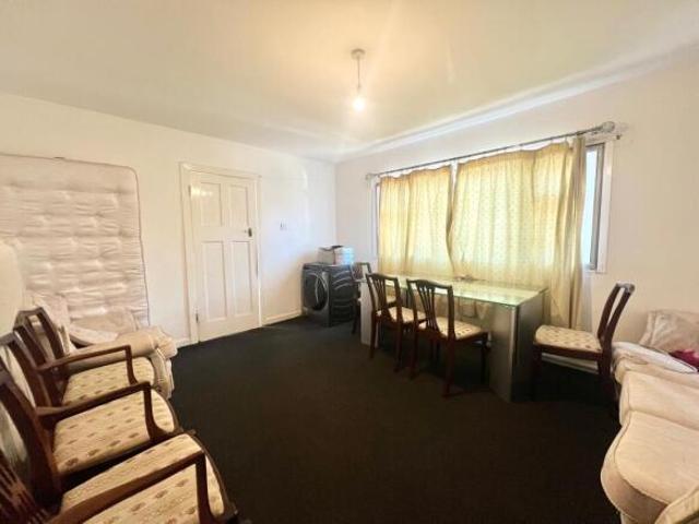 3 bedroom semi detached bungalow for rent in Orston Drive, Nottingham, NG8