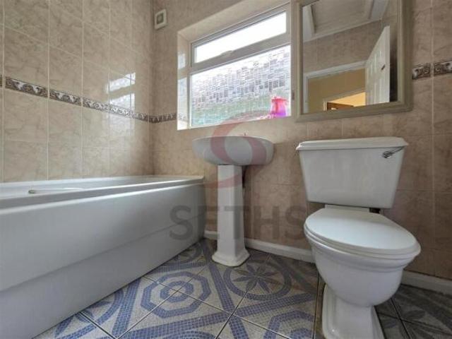 3 bedroom semi detached bungalow for rent in Southdown Drive, Thurmaston, Leicester, LE4