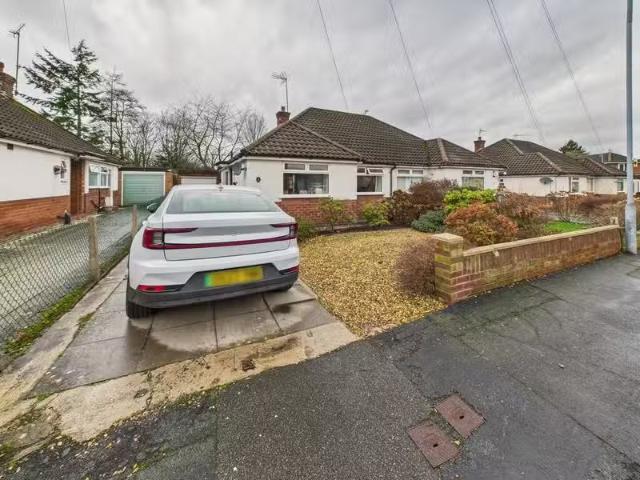 3 bedroom semi detached bungalow for rent in Sutton Drive, Che.
