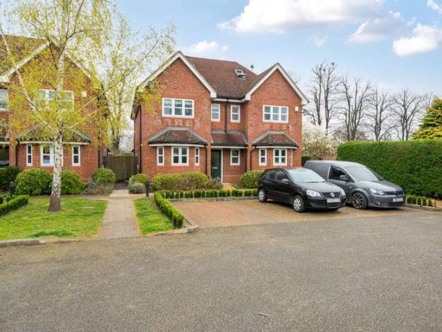 3 Bedroom Semi Detached House