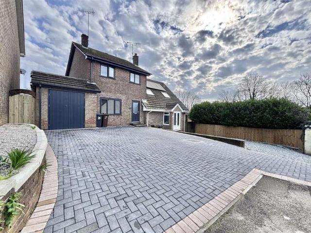 3 Bedroom Semi Detached House