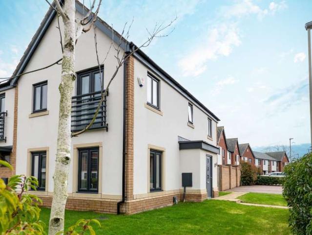 3 Bedroom Semi Detached House