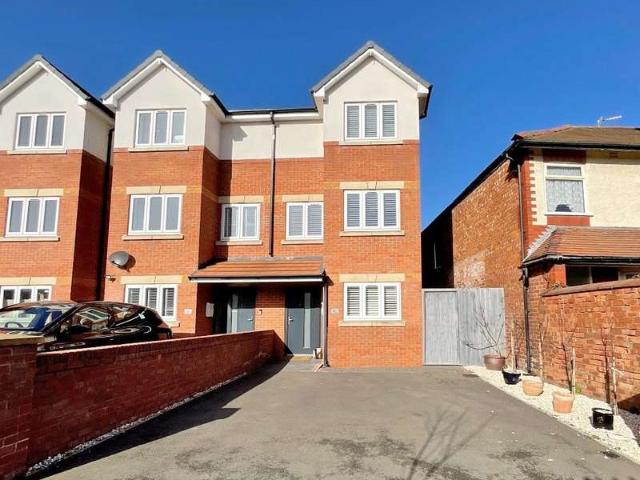 3 Bedroom Semi Detached House