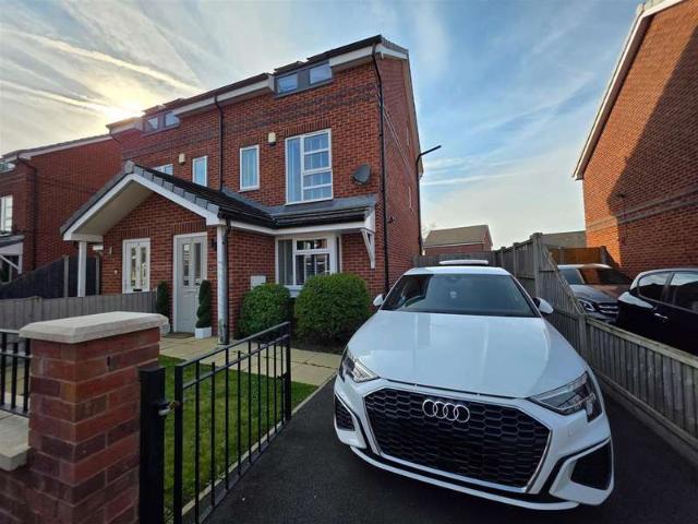 3 Bedroom Semi Detached House