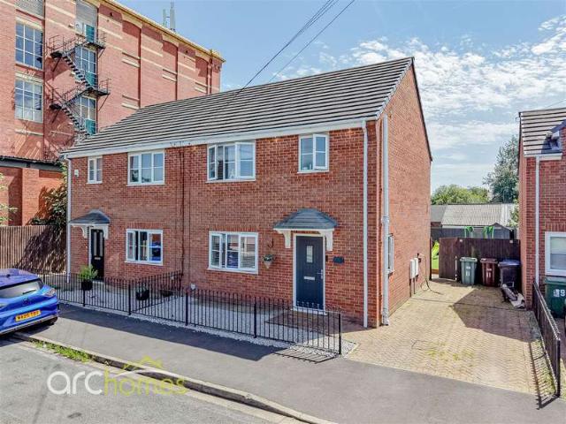 3 Bedroom Semi Detached House