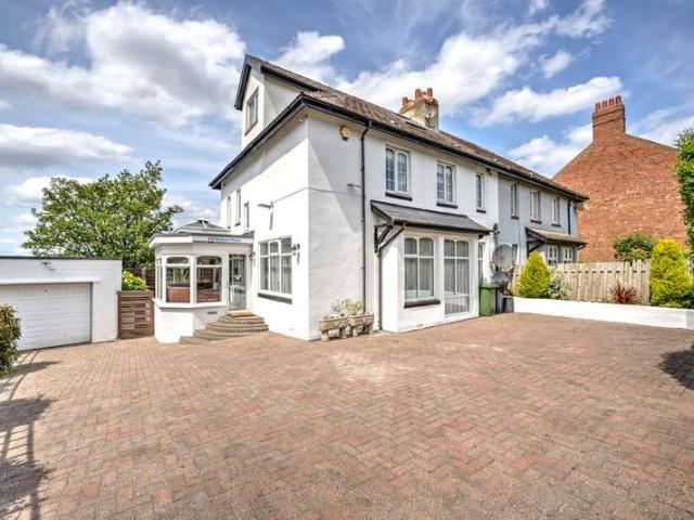 3 Bedroom Semi Detached House