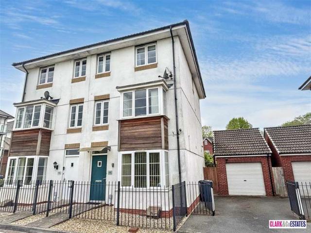 3 Bedroom Semi Detached House