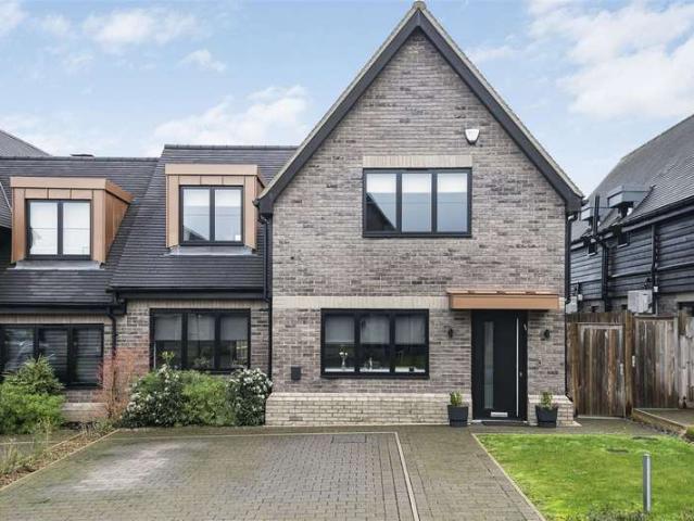 3 Bedroom Semi Detached House