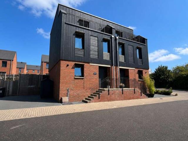 3 Bedroom Semi Detached House
