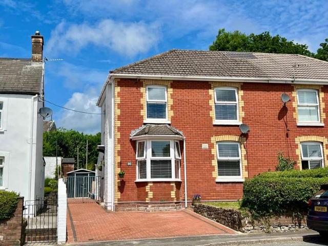 3 Bedroom Semi Detached House