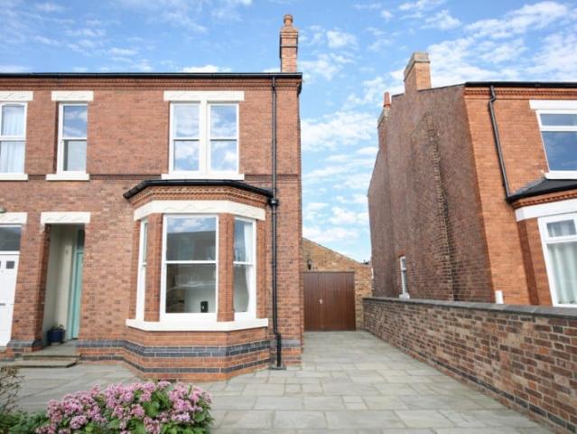 3 Bedroom Semi Detached House