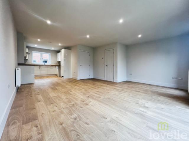 3 bedroom Semi detached house To Let