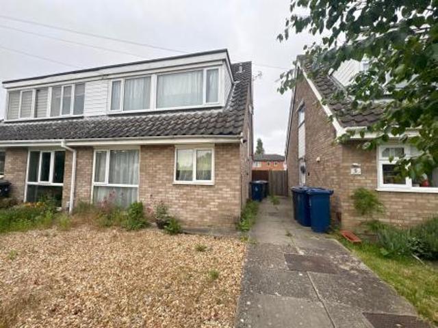 3 bedroom Semi detached house To Let