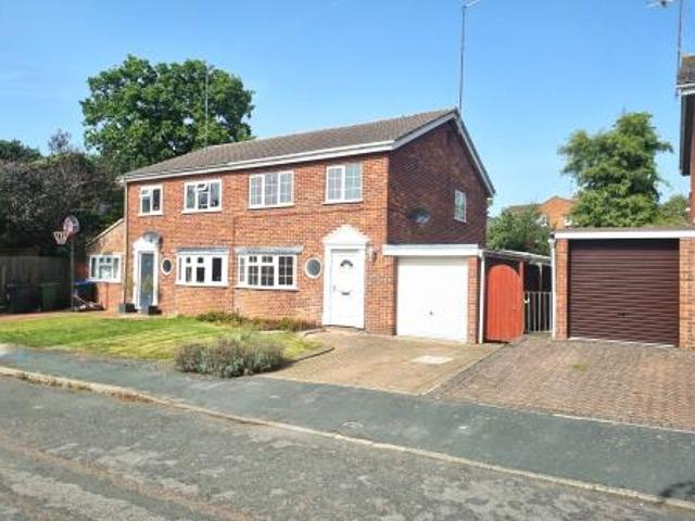 3 bedroom Semi detached house To Let