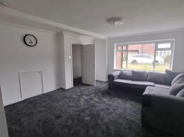 3 bedroom Semi detached house To Let