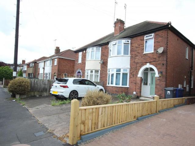 3 bedroom Semi detached house To Let