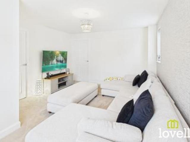 3 bedroom Semi detached house To Let