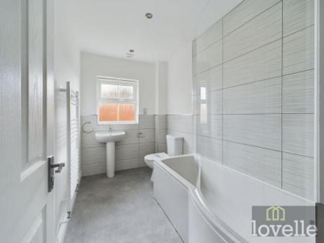 3 bedroom Semi detached house To Let