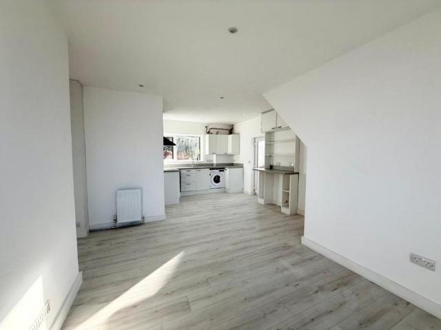 3 bedroom Semi detached house To Let