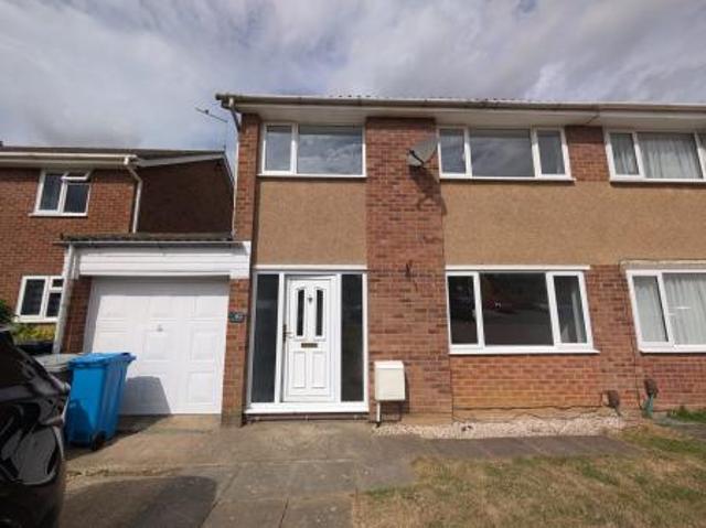 3 bedroom Semi detached house To Let