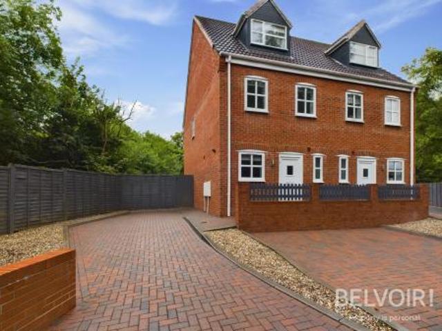3 bedroom Semi detached house To Let