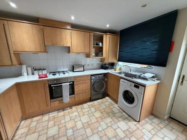 3 bedroom Semi detached house To Let