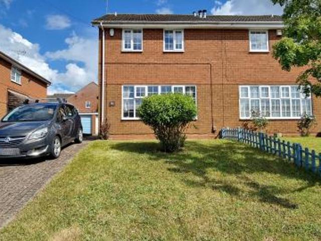 3 bedroom Semi detached house To Let