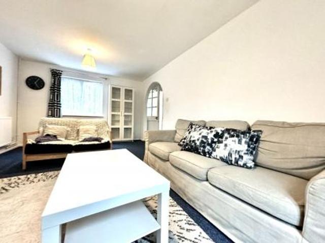 3 bedroom Semi detached house To Let