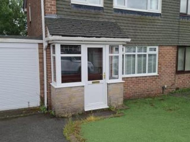 3 bedroom Semi detached house To Let